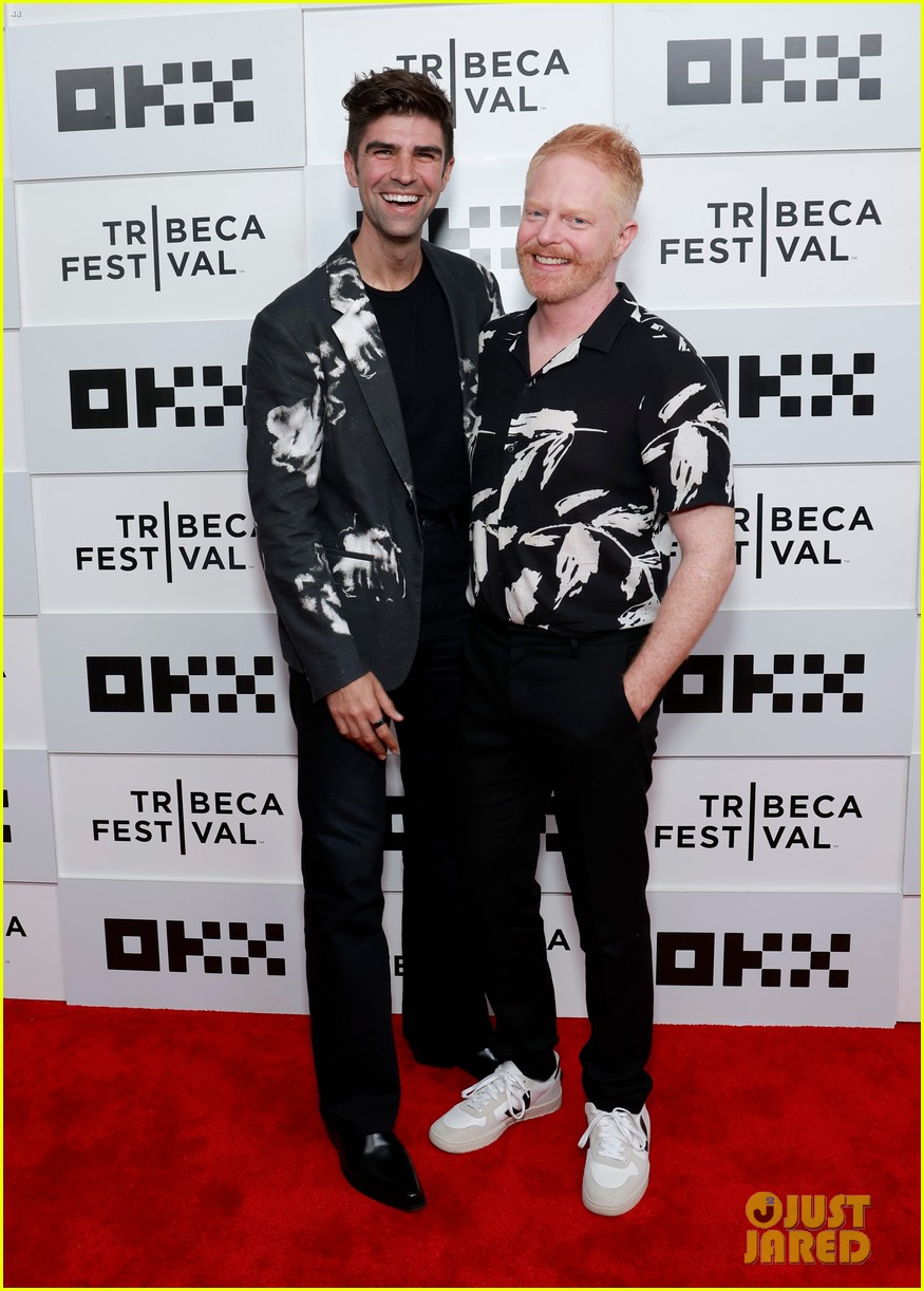 Sara Bareilles Bares Some Leg at 'Waitress' Film Premiere Alongside ...