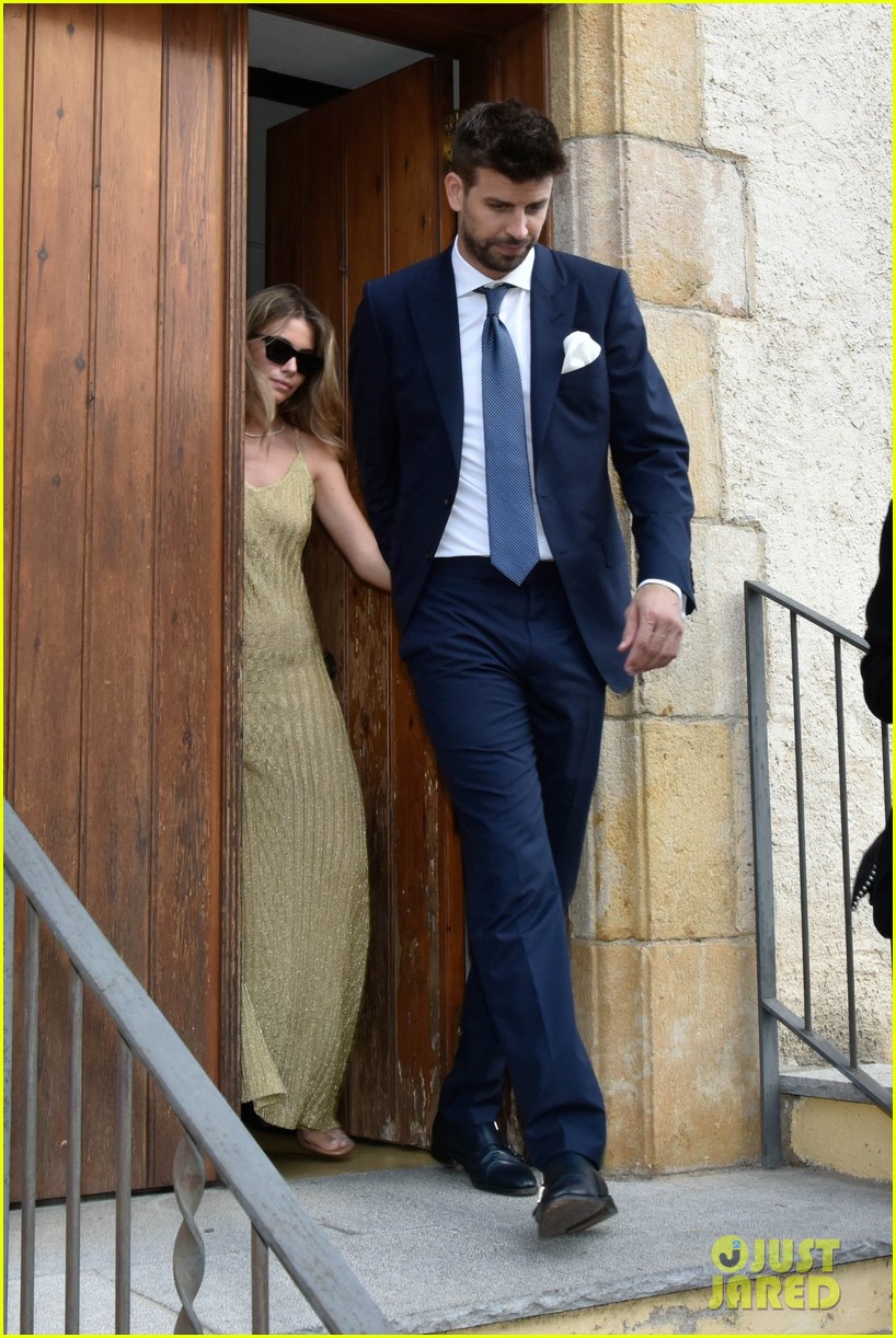 Gerard Pique & Girlfriend Clara Chia Attend His Brother's Wedding in ...