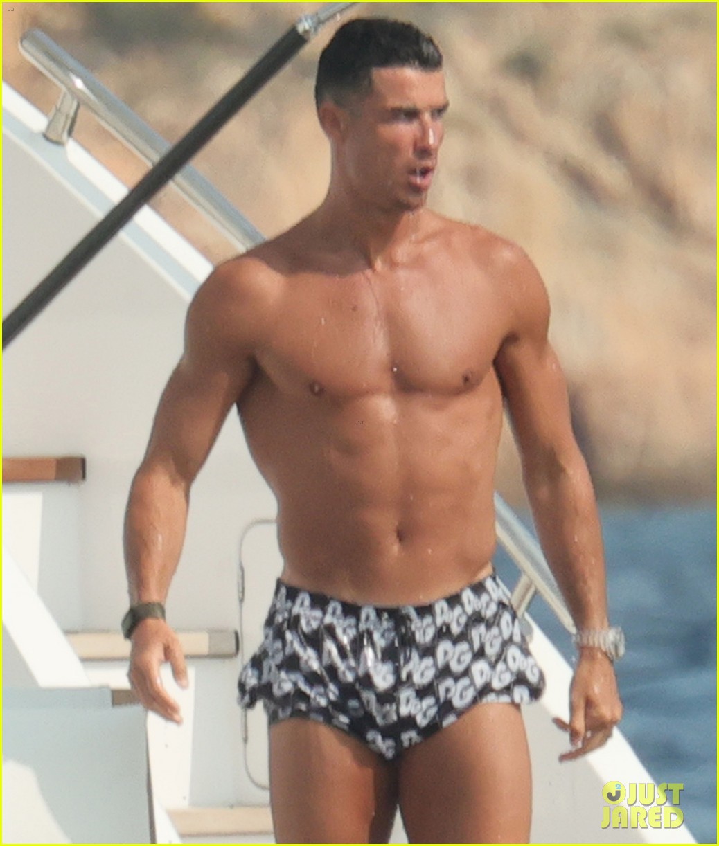 Cristiano Ronaldo Shows Off Ripped Physique While Going Shirtless on Vacation in Italy: Photo ...