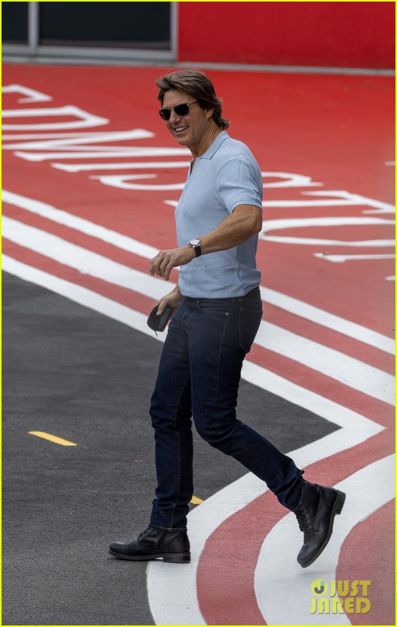 Tom Cruise Leaves London Via Helicopter After 'Mission: Impossible ...