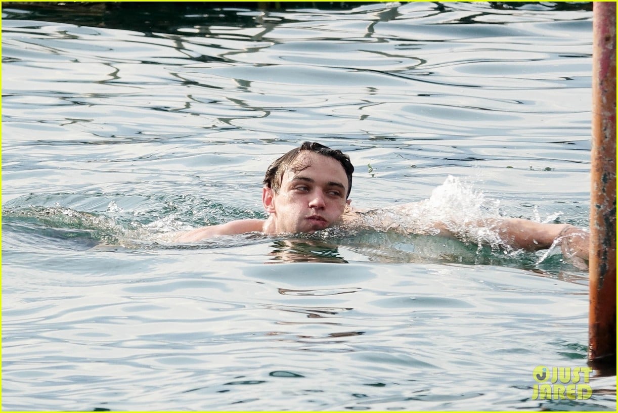 Thomas Doherty Goes Shirtless While Enjoying a Lake Como Vacation ...