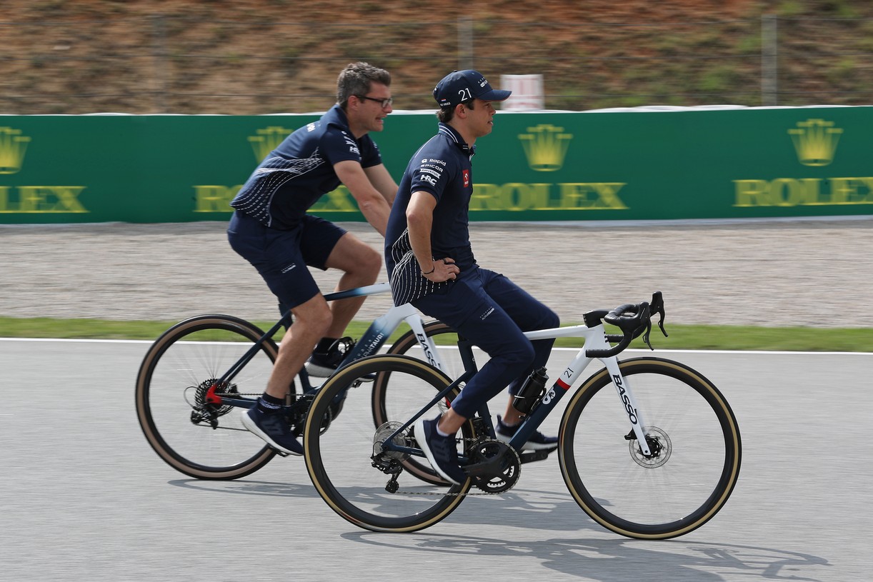 Max Verstappen, Sergio Perez & More Get In Practice Ahead of F1 Grand ...