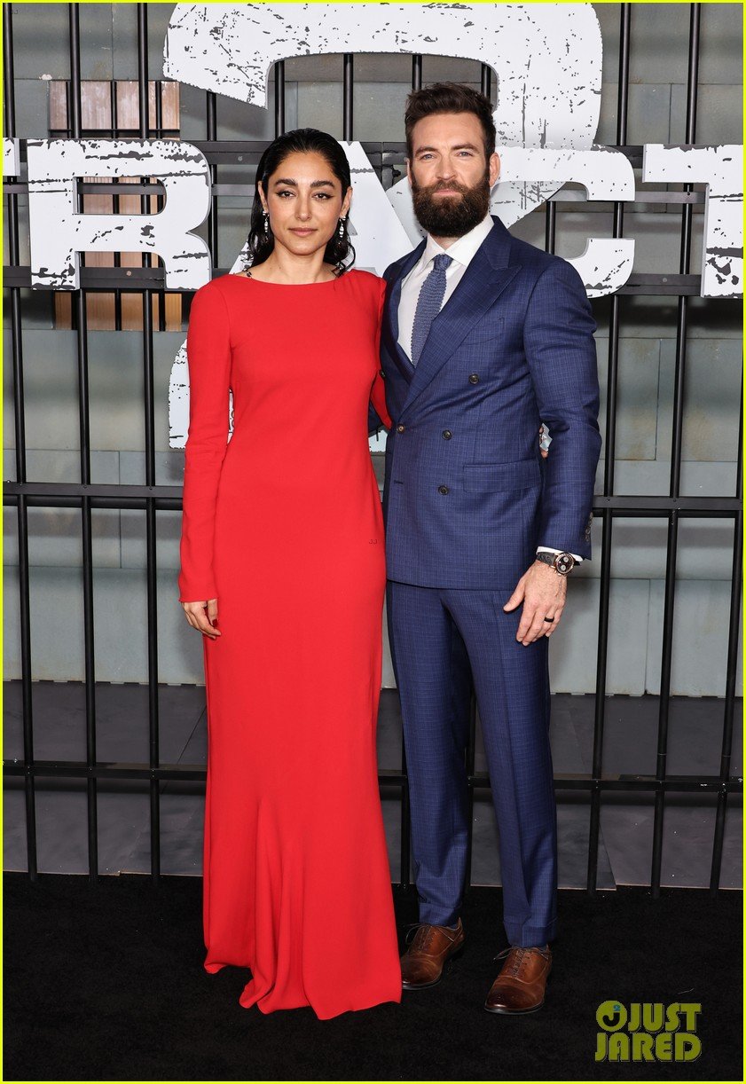 Chris Hemsworth Gets Support From Brothers Liam & Luke at 'Extraction 2 ...