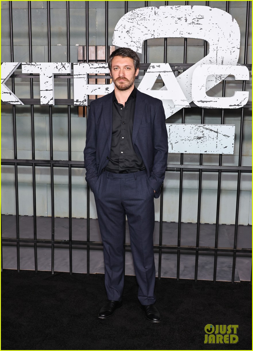 Chris Hemsworth Gets Support From Brothers Liam & Luke at 'Extraction 2 ...