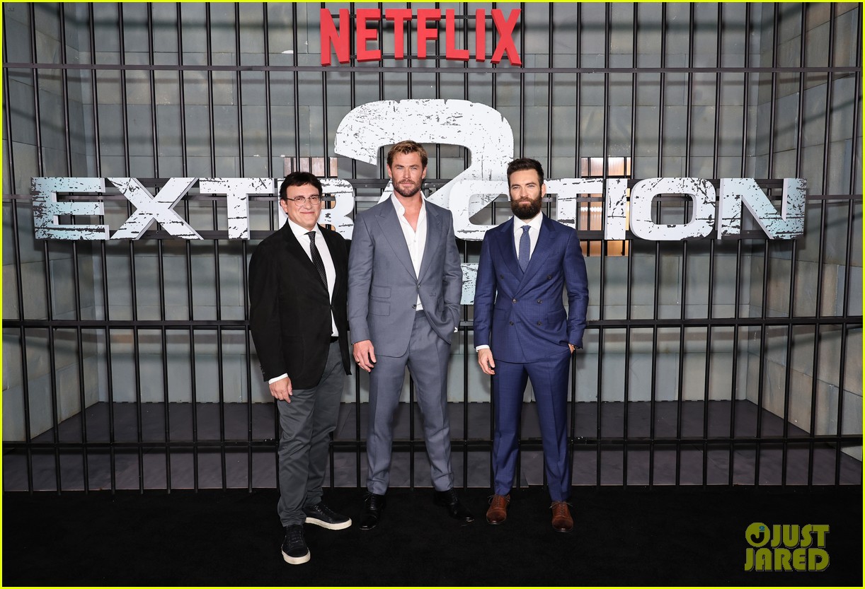 Chris Hemsworth Gets Support From Brothers Liam & Luke at 'Extraction 2 ...