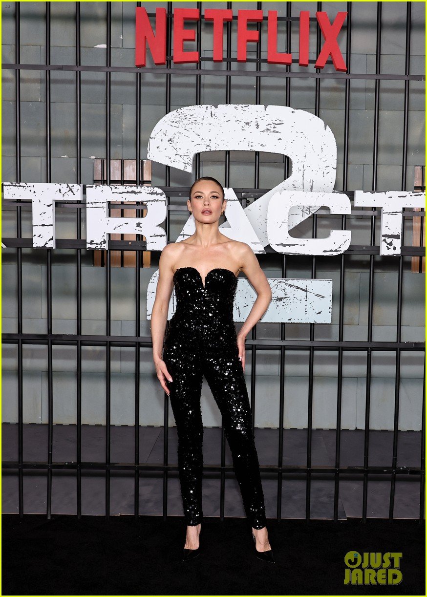 Chris Hemsworth Gets Support From Brothers Liam & Luke at 'Extraction 2 ...