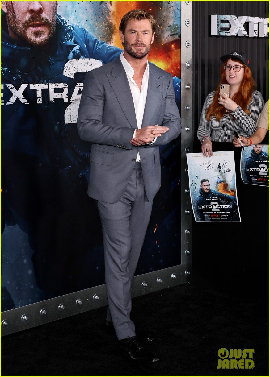 Chris Hemsworth Gets Support From Brothers Liam & Luke at 'Extraction 2 ...