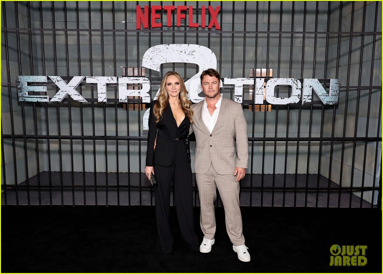 Chris Hemsworth Gets Support From Brothers Liam & Luke at 'Extraction 2 ...