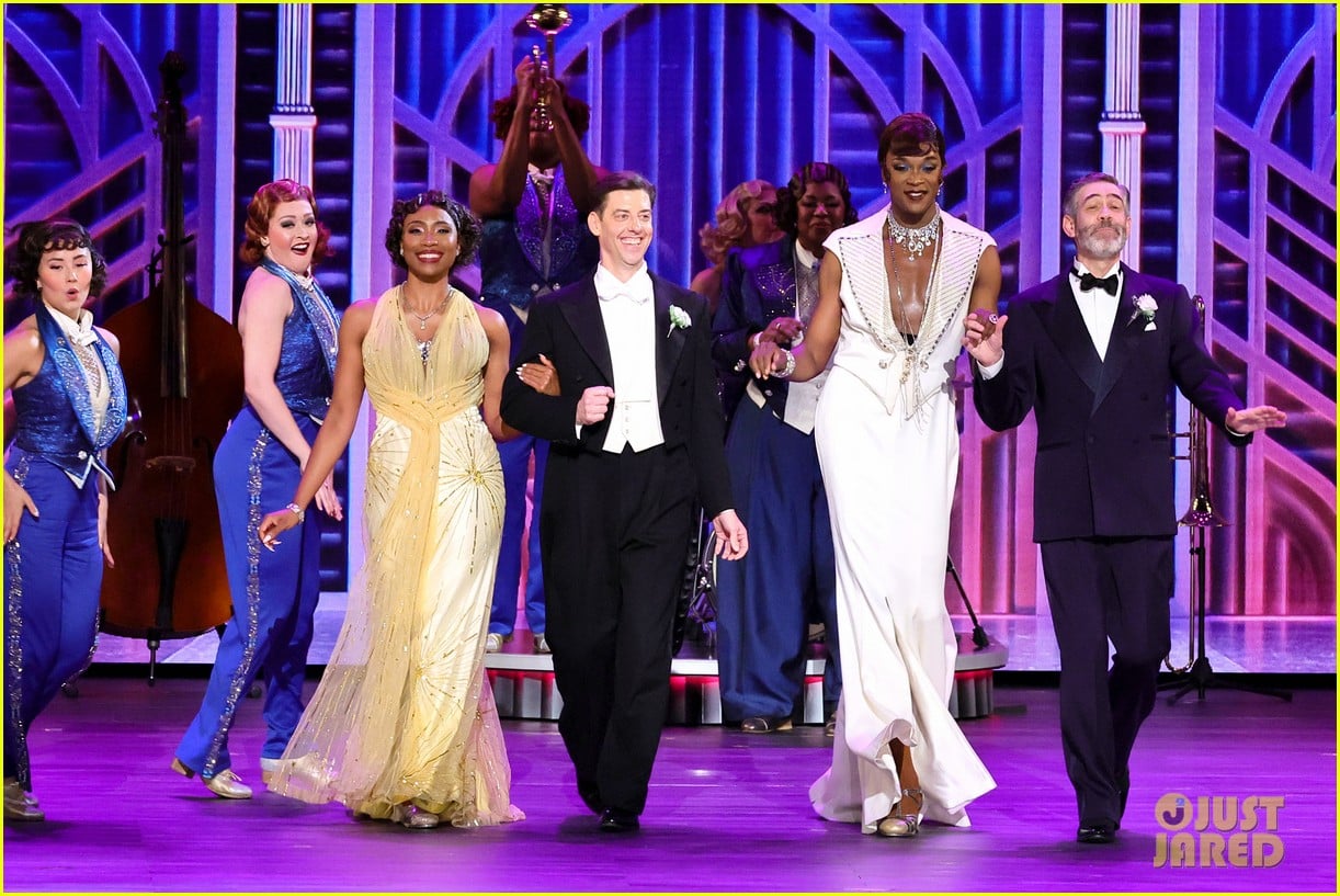 The 'Some Like It Hot' Cast Lights Up Tony Awards 2023 With Performance ...