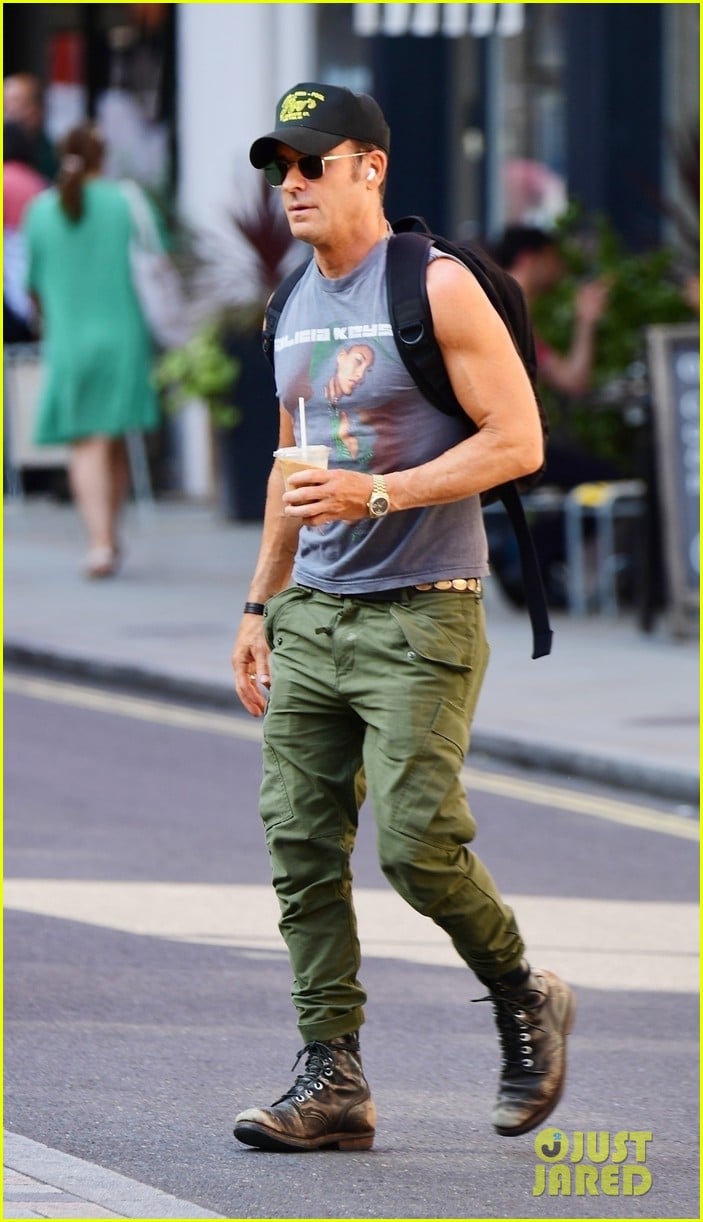 Photo: justin theroux shows off his muscles on coffee run in london 21 ...