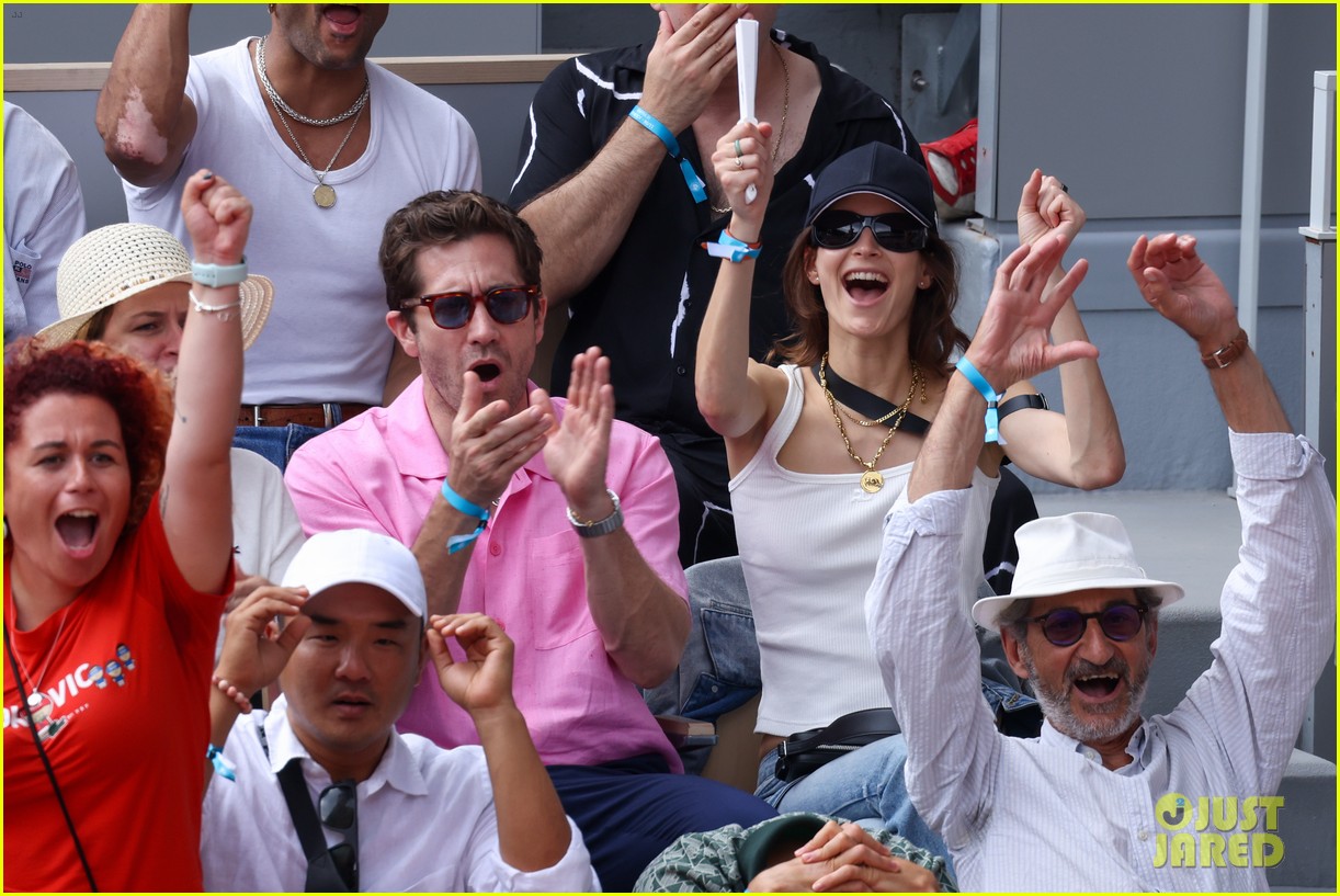 Jake Gyllenhaal & Girlfriend Jeanne Cadieu Make Rare Appearance at ...