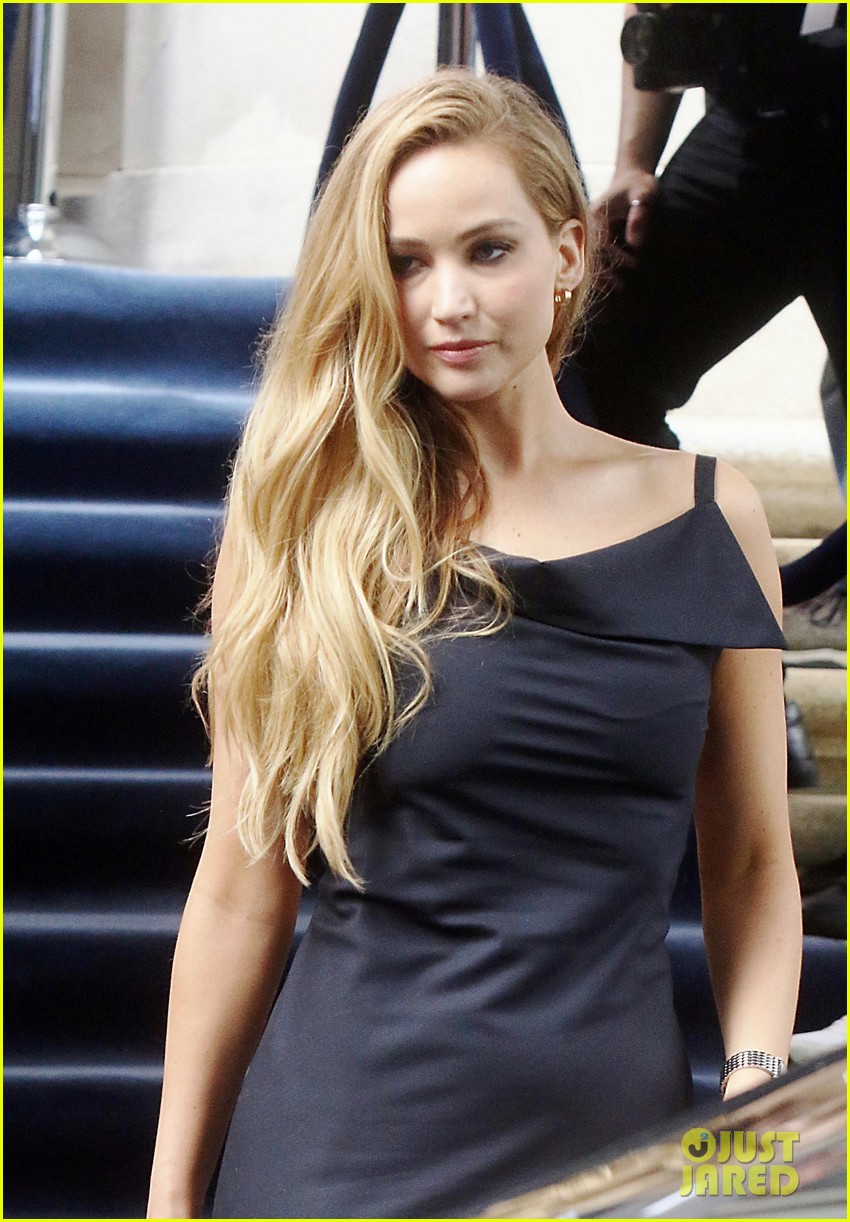 Jennifer Lawrence is Elegant in Backless Black Dress on Set of New ...