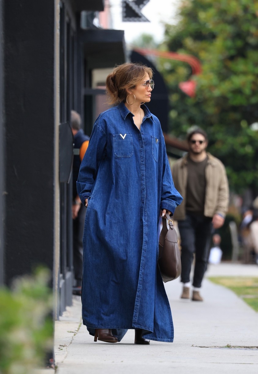 Jennifer Lopez Wore A Dramatic Jean Dress To Shop For Furniture in LA ...