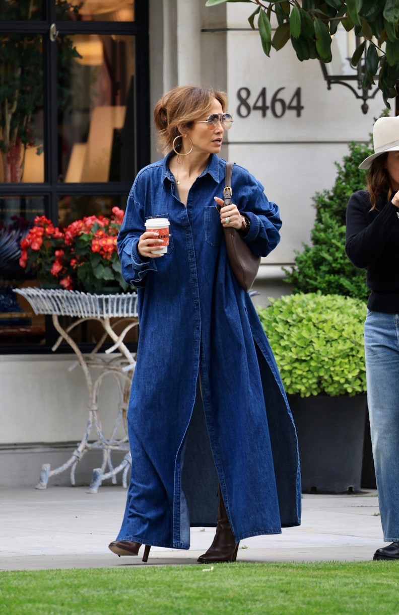 Jennifer Lopez Wore A Dramatic Jean Dress To Shop For Furniture in LA ...