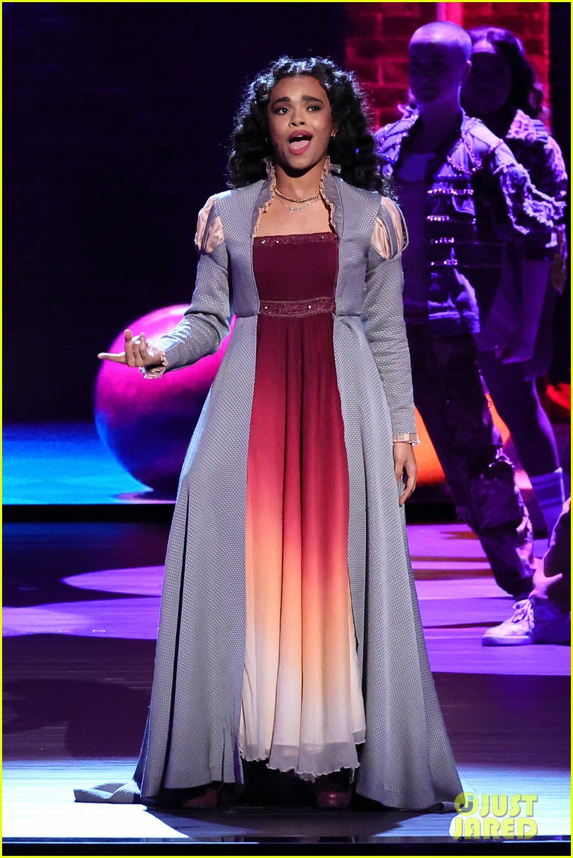 & Juliet's Lorna Courtney Pulls Off an Epic Costume Change While ...