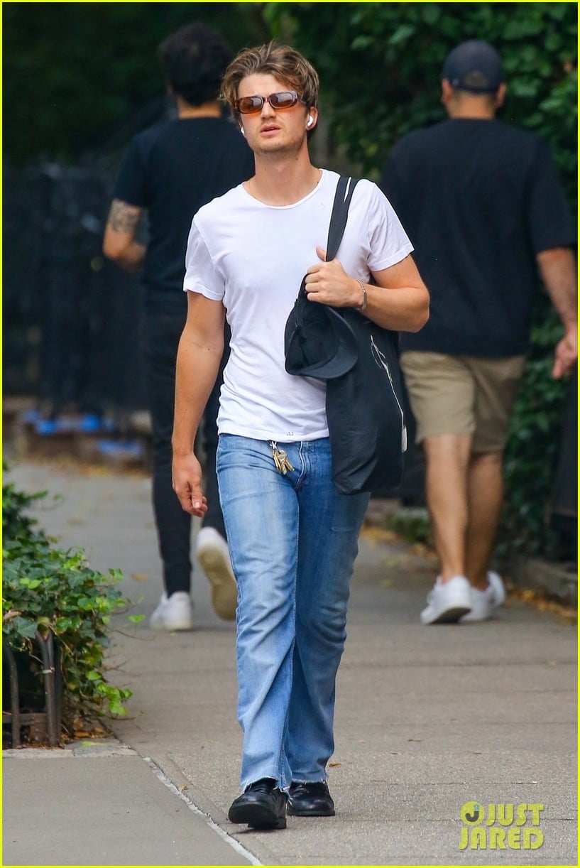 Stranger Things' Joe Keery Was Spotted at Taylor Swift's Recording ...