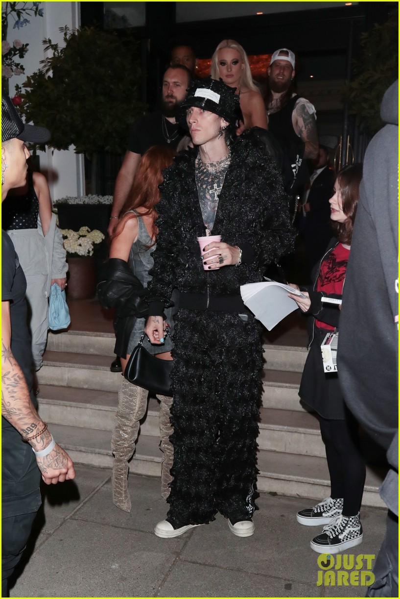 Megan Fox & Machine Gun Kelly Hold Hands on Dinner Date in London ...