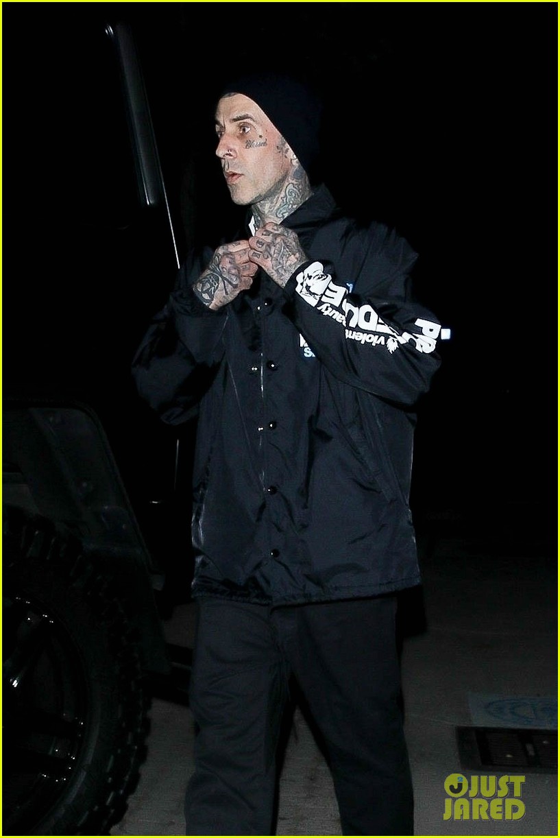 Kourtney Kardashian & Travis Barker Hold Hands Leaving Dinner Date in ...