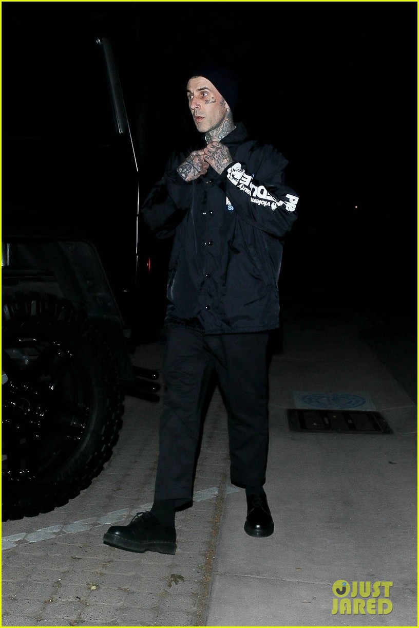 Kourtney Kardashian & Travis Barker Hold Hands Leaving Dinner Date in ...