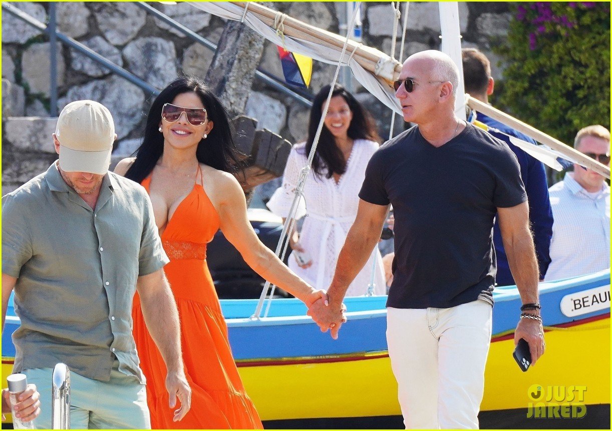 Jeff Bezos & Fiancee Lauren Sanchez Hold Hands on Romantic Getaway in ...