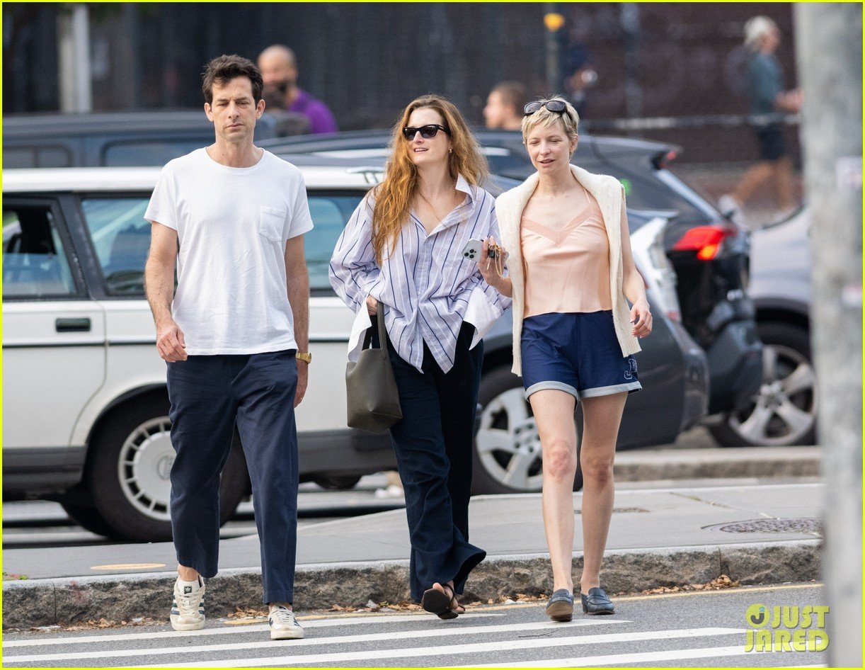 Mark Ronson & Wife Grace Gummer Meet Up with a Friend for Dinner in NYC ...