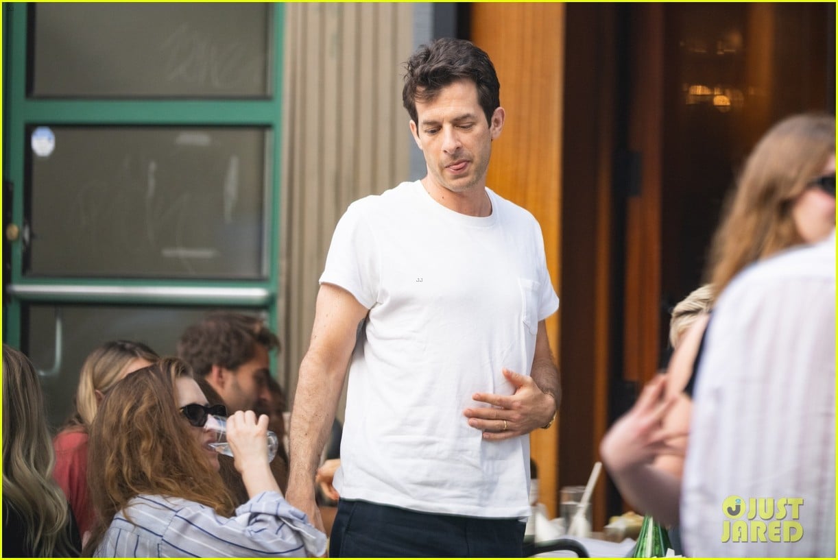 Mark Ronson & Wife Grace Gummer Meet Up with a Friend for Dinner in NYC ...