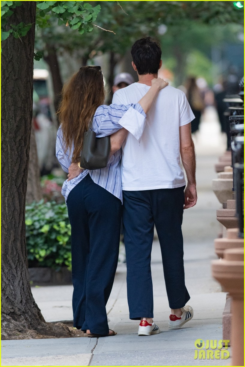 Mark Ronson & Wife Grace Gummer Meet Up with a Friend for Dinner in NYC ...