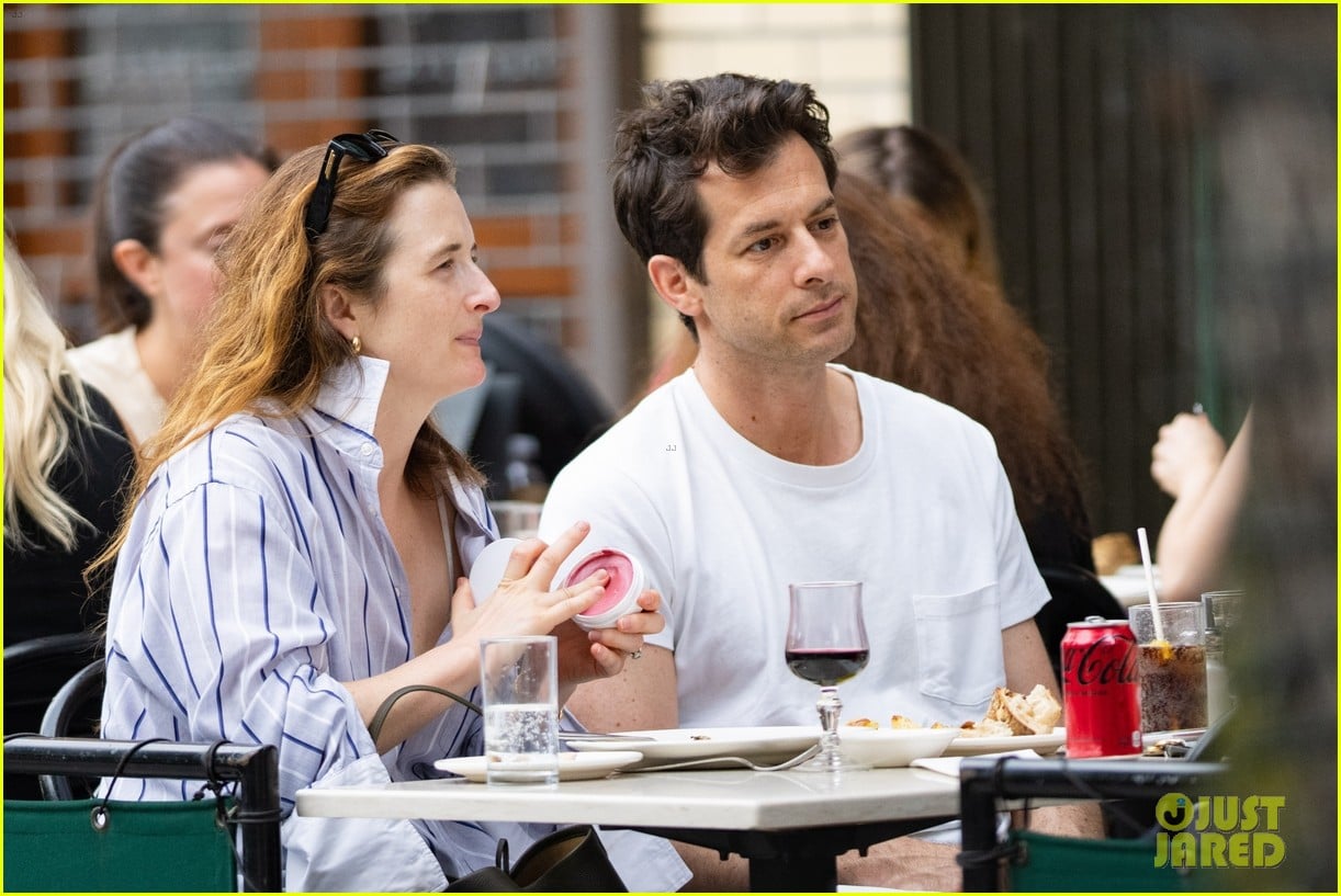 Mark Ronson & Wife Grace Gummer Meet Up with a Friend for Dinner in NYC ...