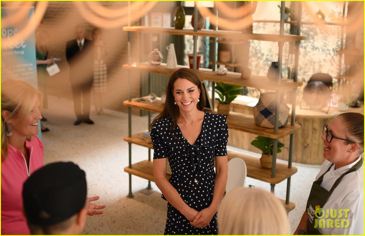 Princess Catherine Visits Hope Street, Tours New Facility!: Photo ...