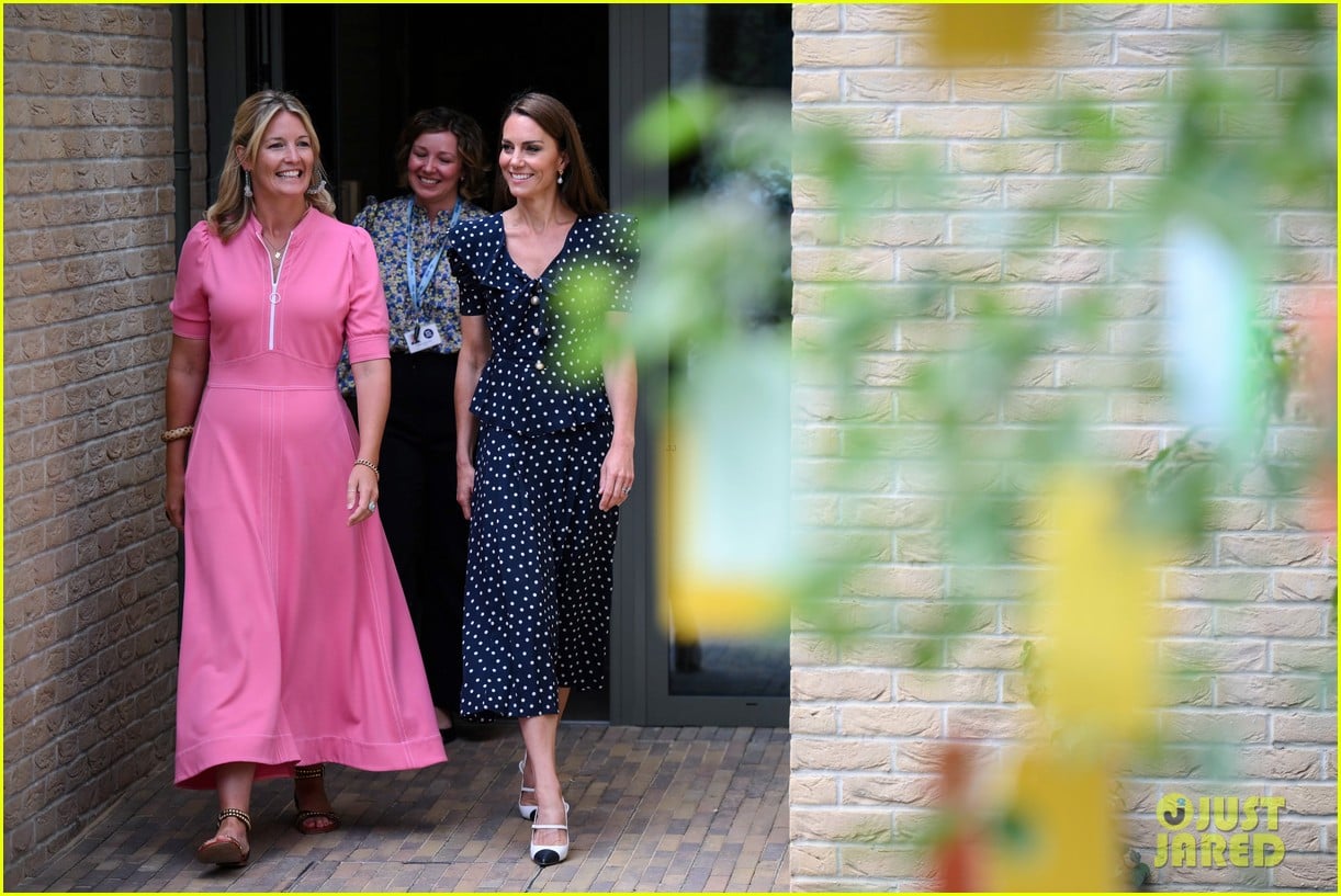 Princess Catherine Visits Hope Street, Tours New Facility!: Photo ...