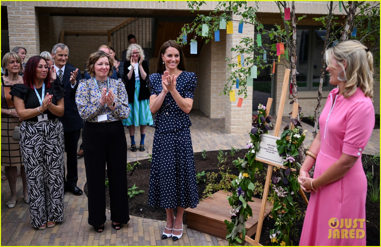 Princess Catherine Visits Hope Street, Tours New Facility!: Photo ...
