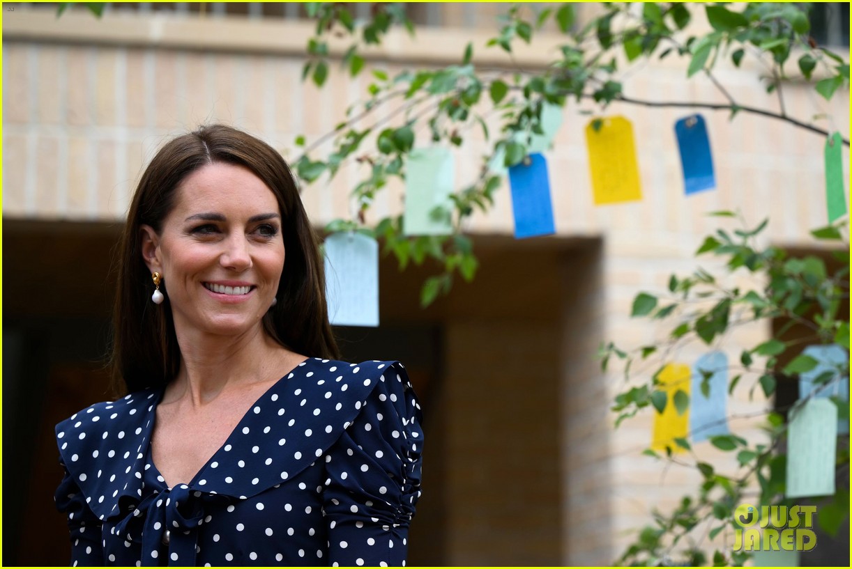 Princess Catherine Visits Hope Street, Tours New Facility!: Photo ...