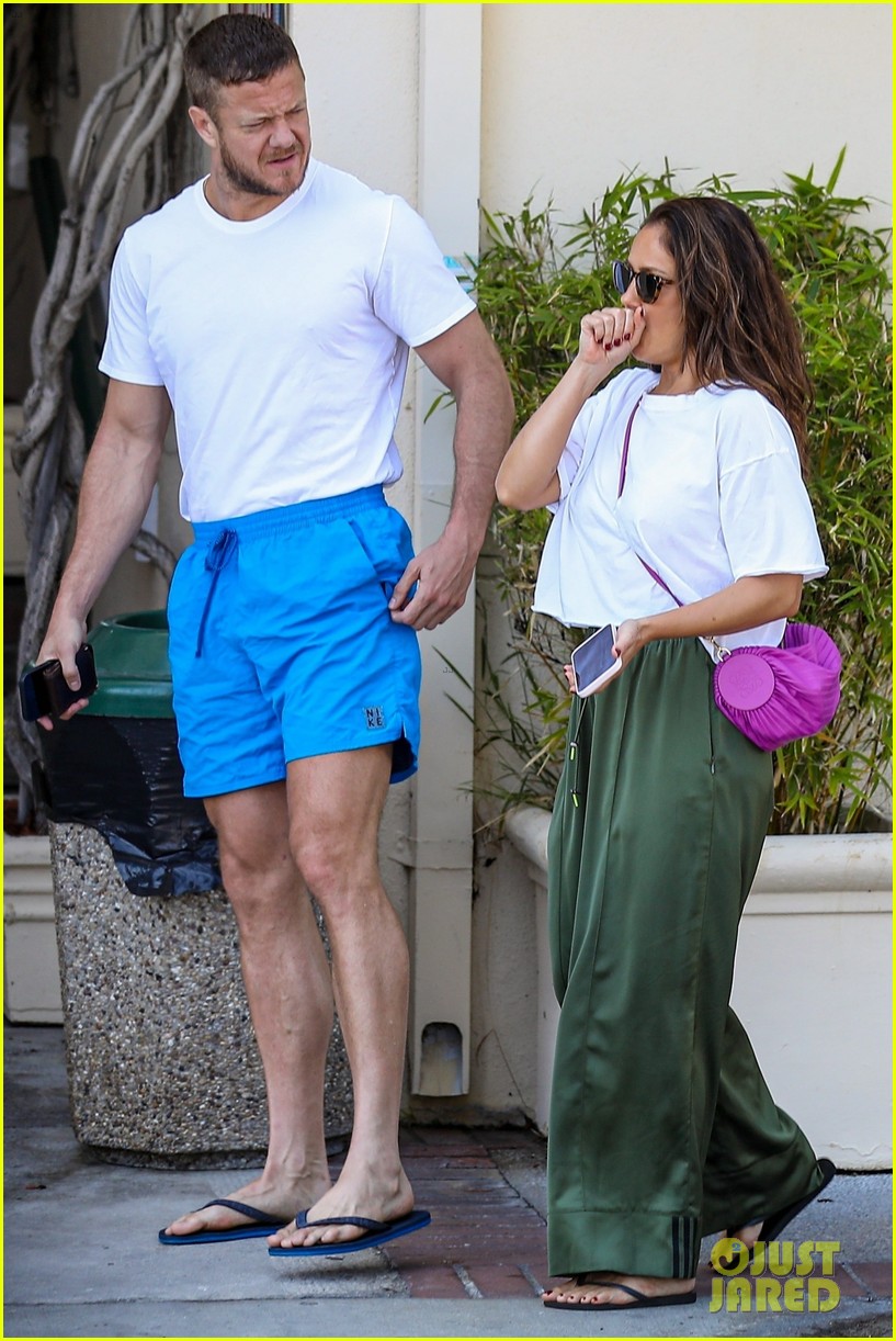 Minka Kelly & Dan Reynolds Flaunt Cute PDA After a Friday Afternoon Spa ...