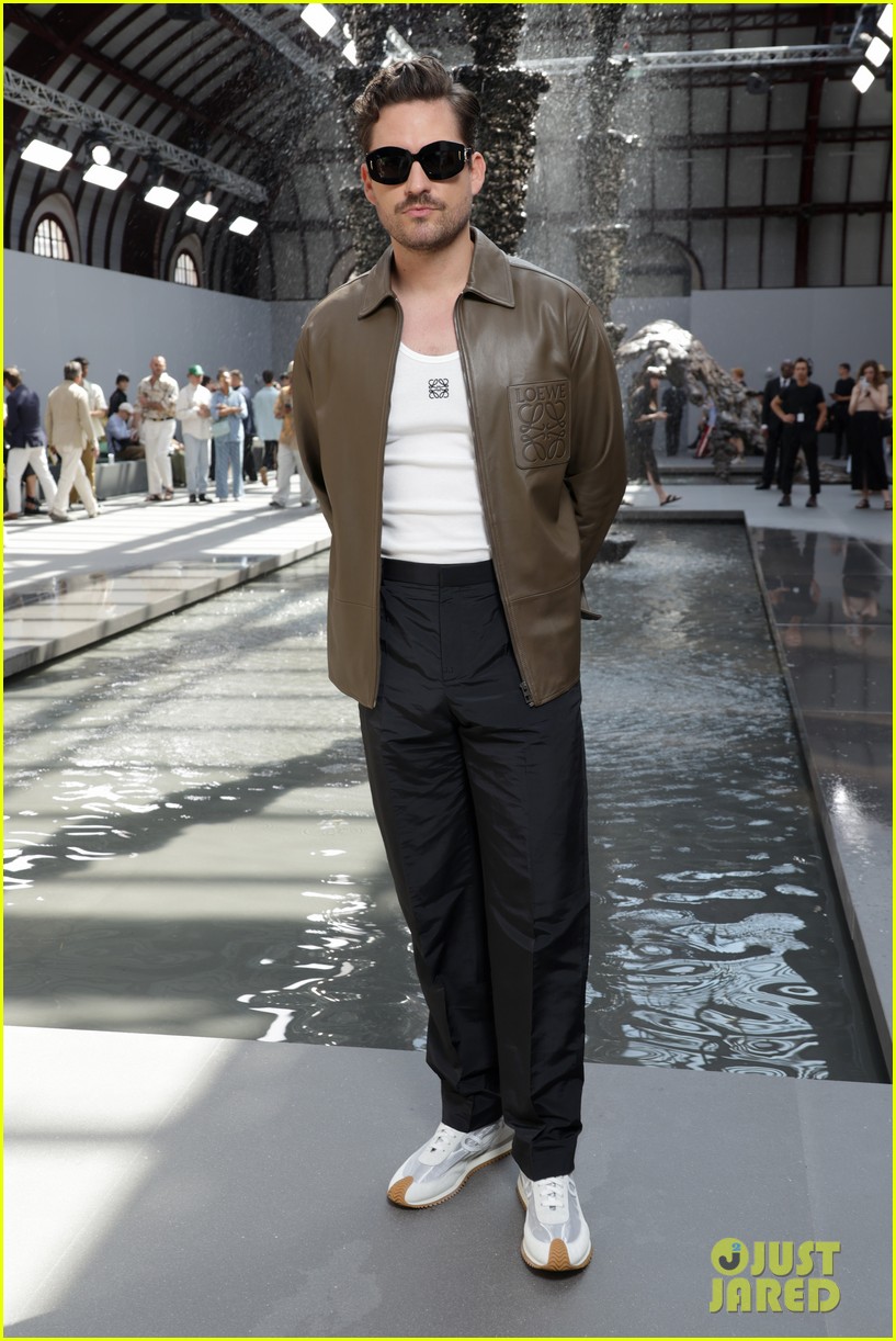 Edgar Ramirez Shows Off His Muscles at Loewe Fashion Show Alongside ...