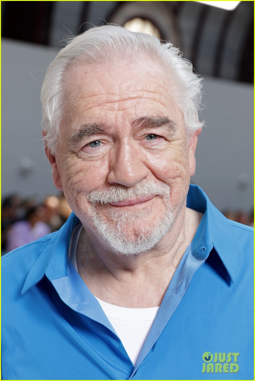 Edgar Ramirez Shows Off His Muscles at Loewe Fashion Show Alongside ...