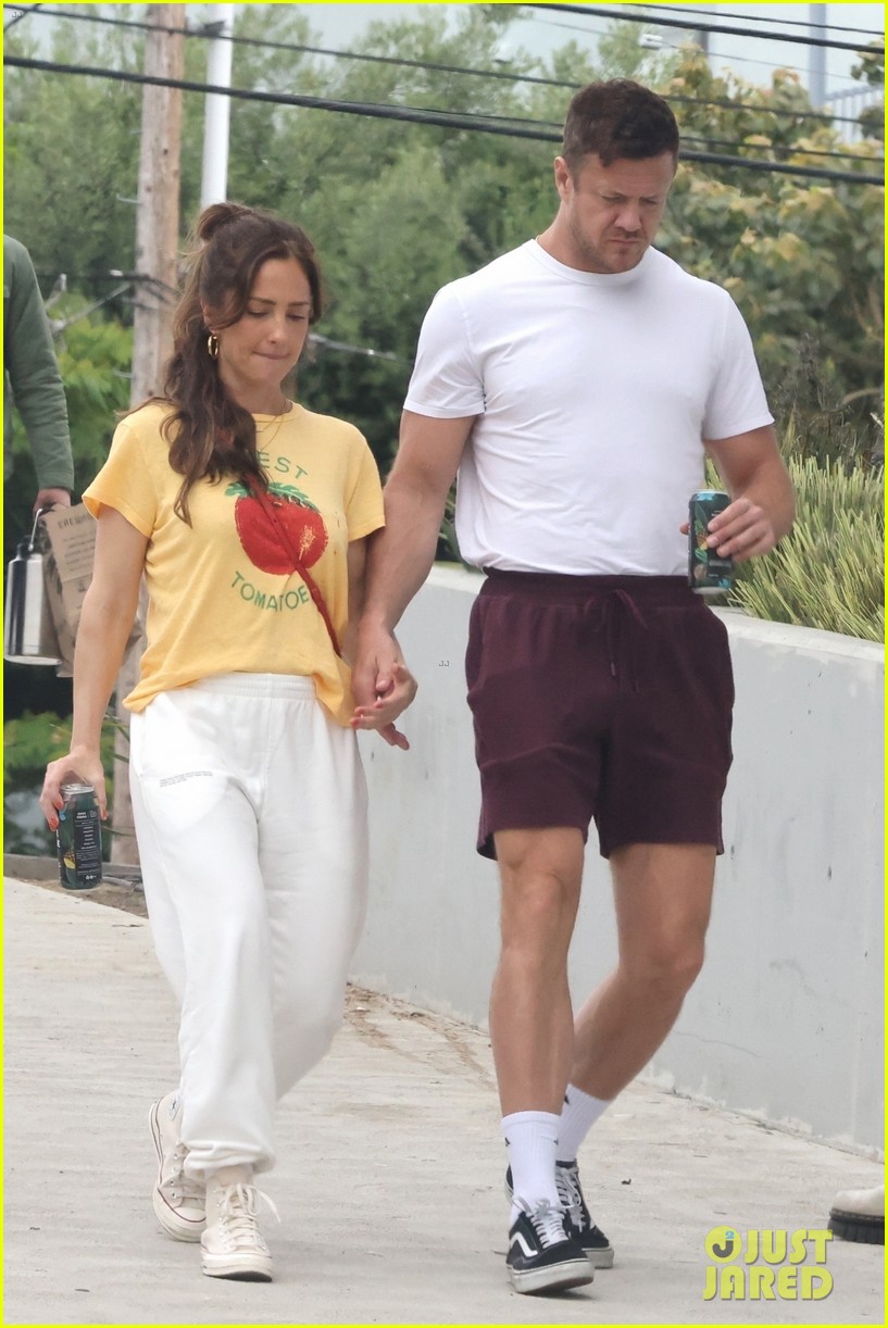 Dan Reynolds & Minka Kelly Step Out for a Casual Sunday Lunch Date ...