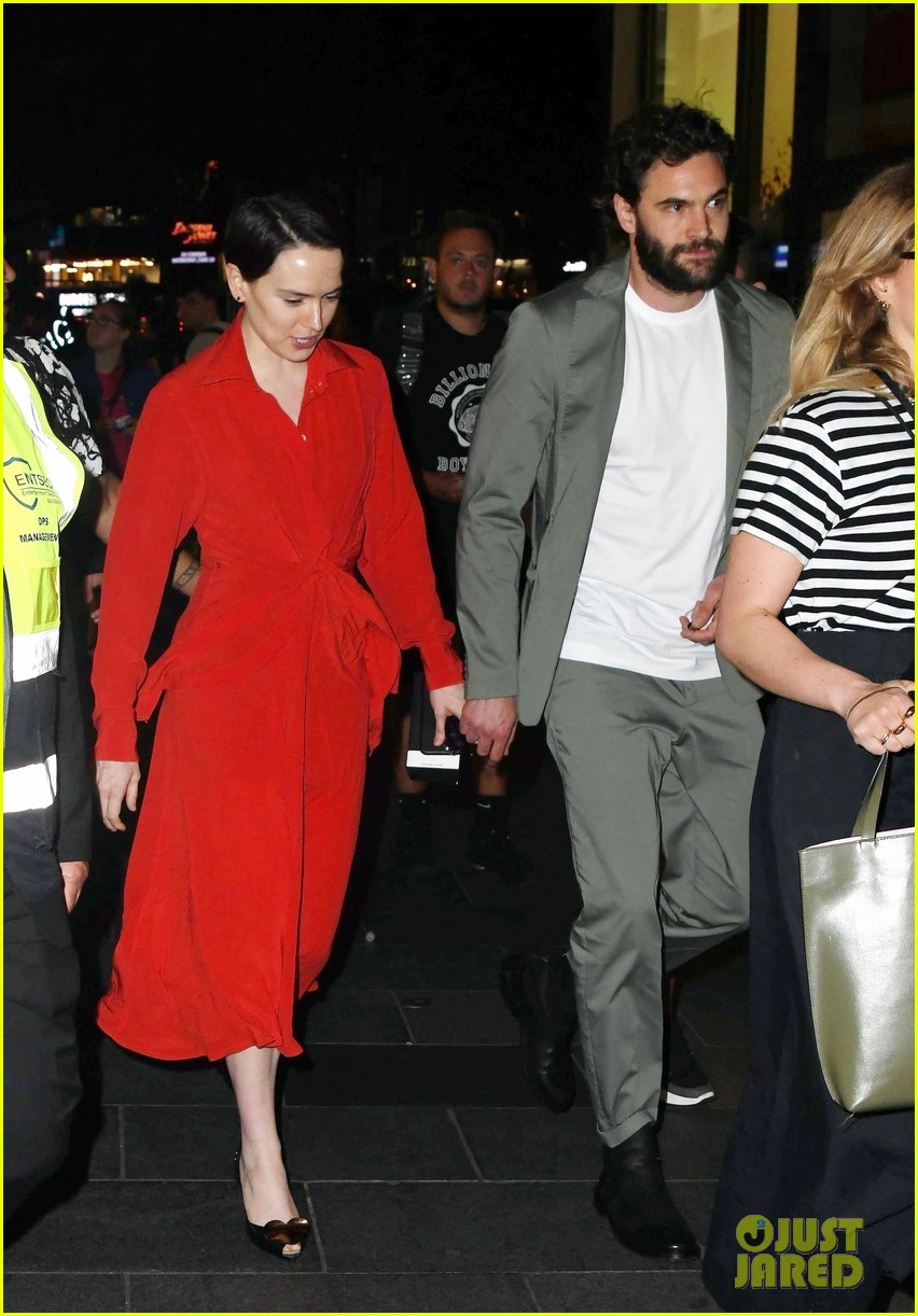 Daisy Ridley Makes Rare Appearance with Husband Tom Bateman, Supports ...
