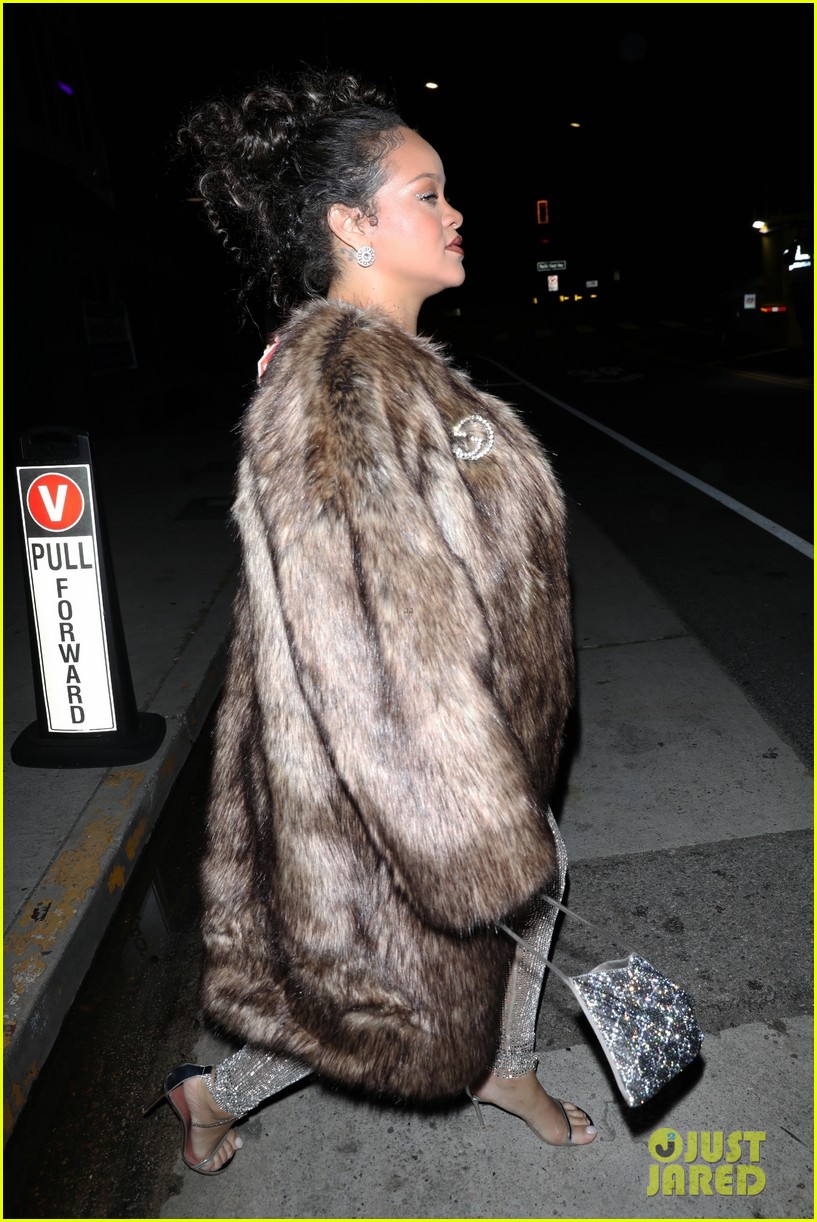 Pregnant Rihanna Rocks Fur Coat for Dinner in Santa Monica: Photo ...