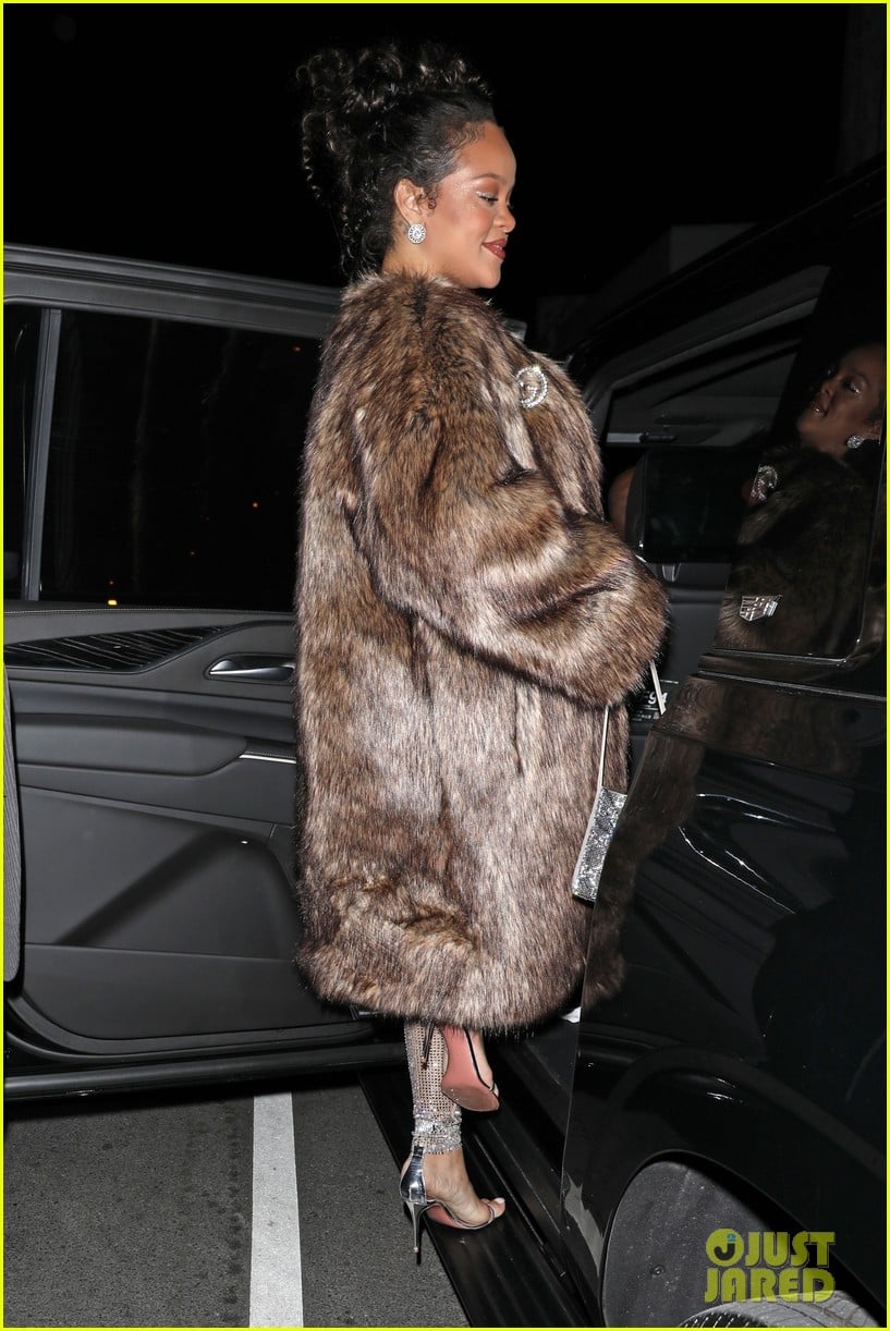 Pregnant Rihanna Rocks Fur Coat for Dinner in Santa Monica: Photo ...