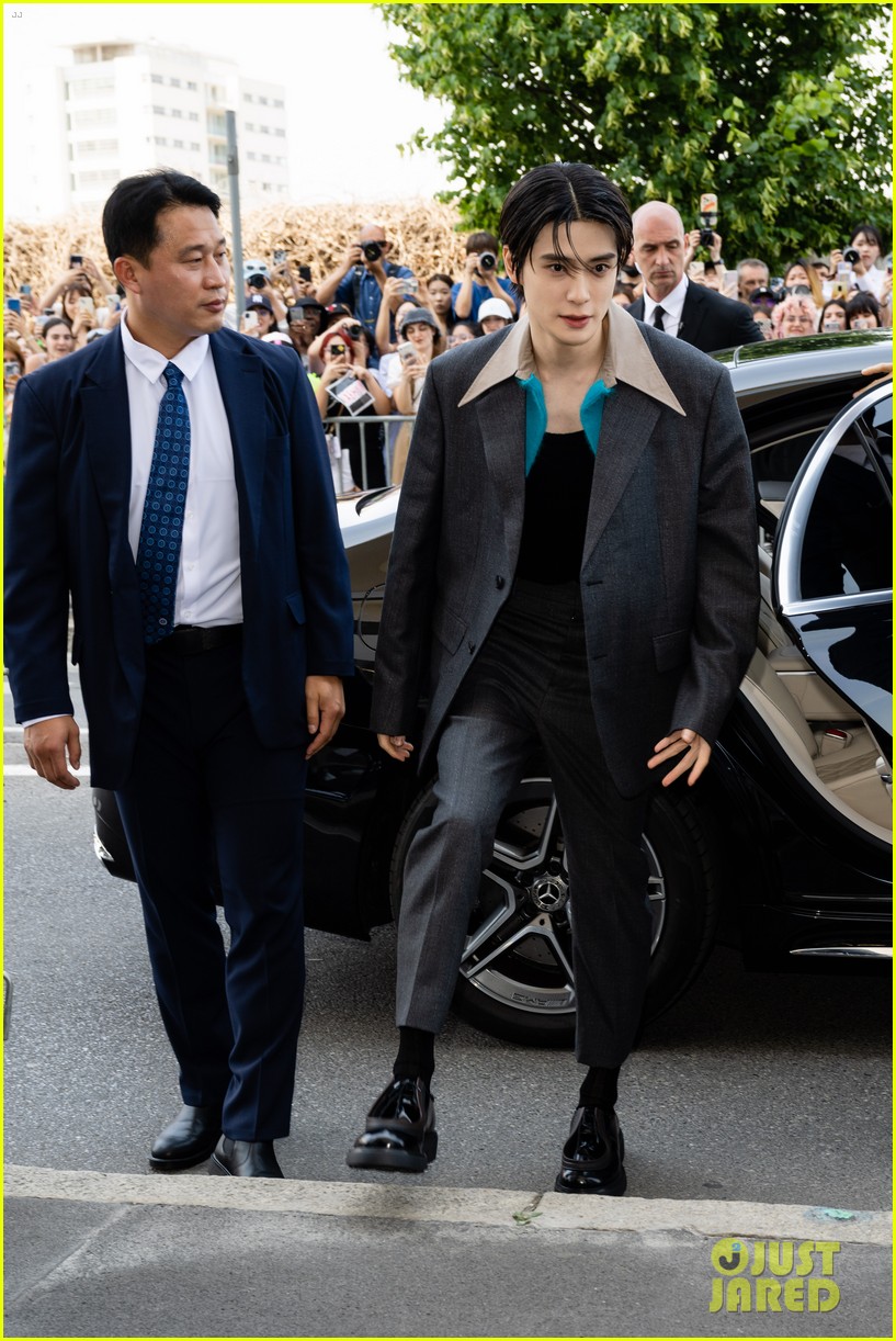 'Red, White & Royal Blue' Star Taylor Zakhar Perez Arrives Shirtless ...