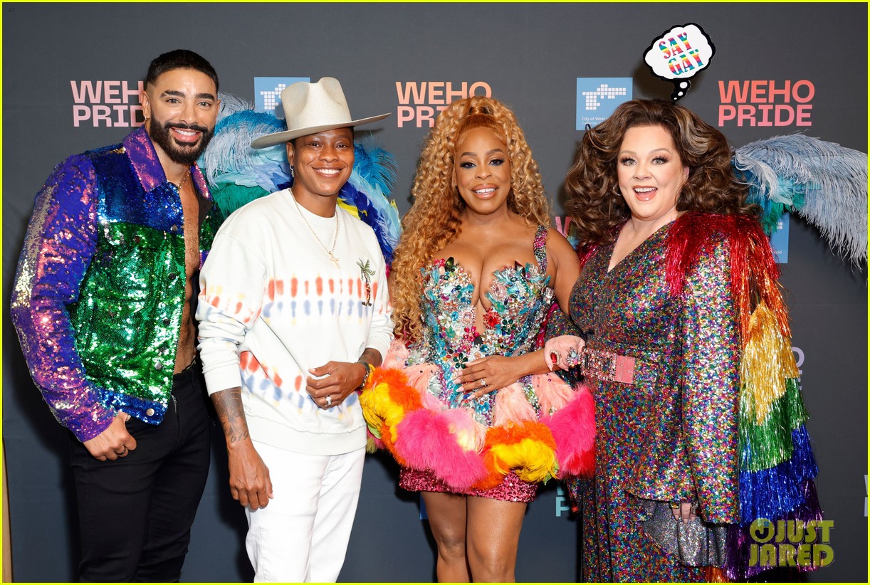 Melissa McCarthy & Niecy Nash-Betts are WeHo Pride Parade Icons with ...