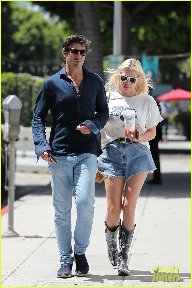 Ashley Benson & Fiancé Brandon Davis Keep Close on Lunch Date in Beverly Hills: Photo 4957967 ...