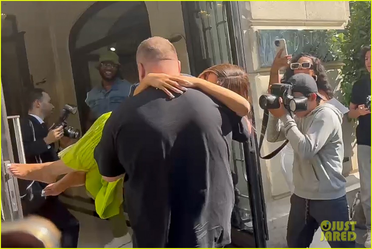 Cardi B Gets Carried Away By A Bodyguard After Attending Her Latest ...