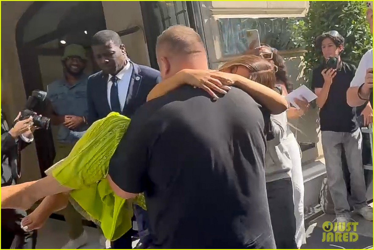 Cardi B Gets Carried Away By A Bodyguard After Attending Her Latest ...