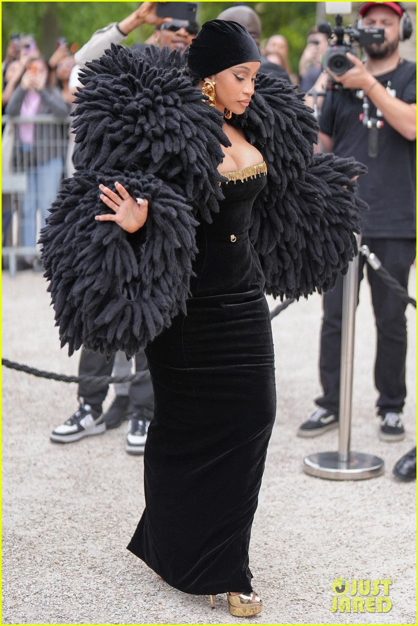 Cardi B Takes Over Schiaparelli's Red Carpet For Iconic Fashion Show ...