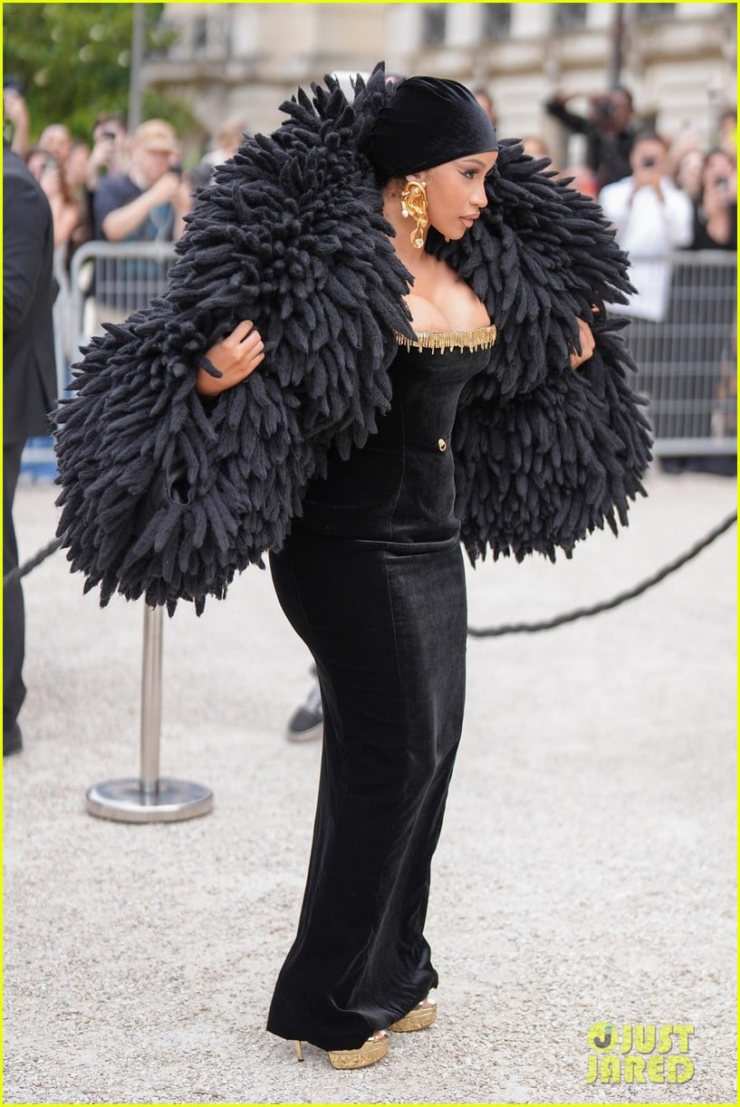 Cardi B Takes Over Schiaparelli's Red Carpet For Iconic Fashion Show ...