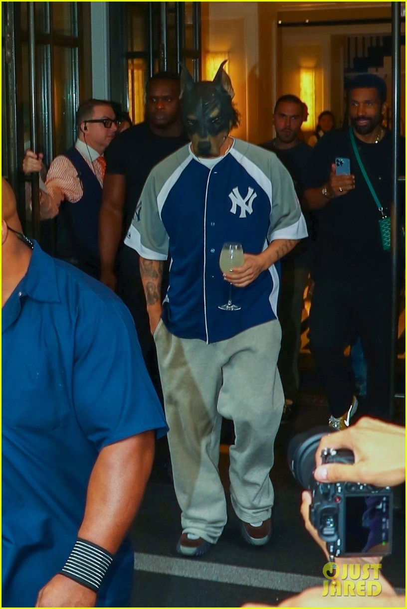 Drake Wears a Rottweiler Mask While Arriving to Concert in New York ...