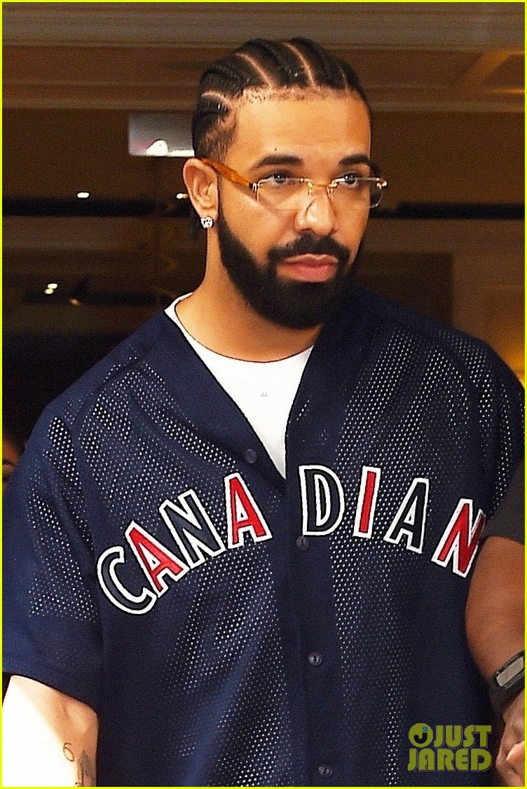 Drake Steps Out in NYC Ahead of His Performance at the Barclays Center ...