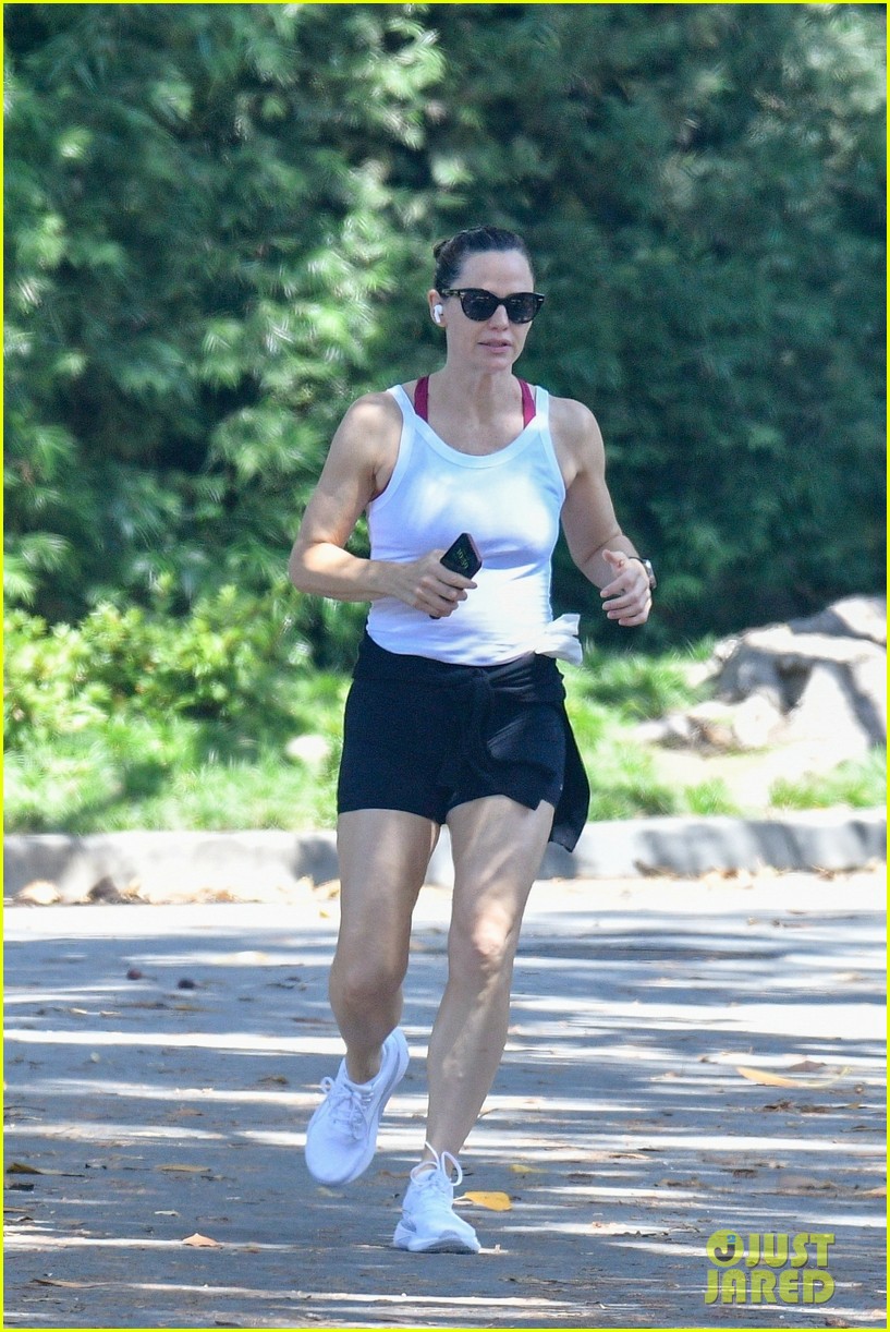 Jennifer Garner Heads Out for a Run Following Report She's Reprising ...