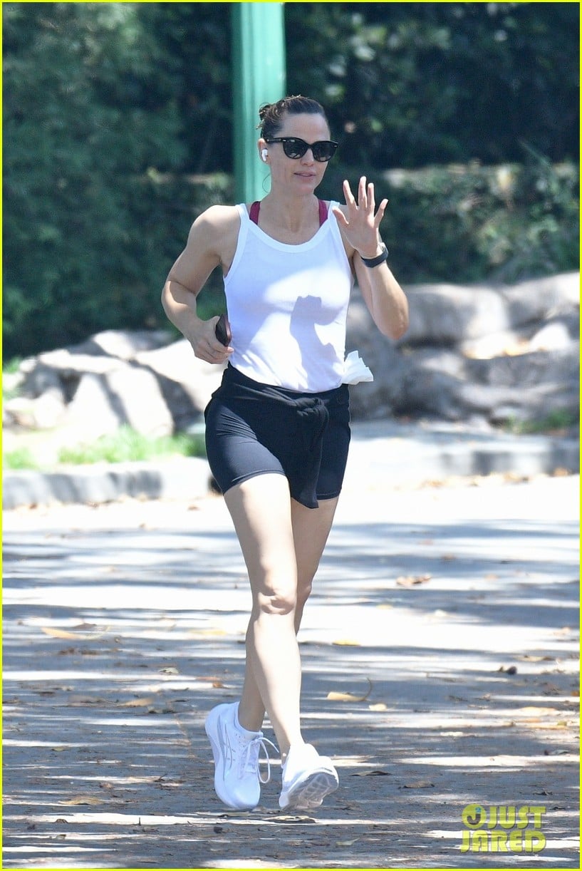 Jennifer Garner Heads Out for a Run Following Report She's Reprising ...